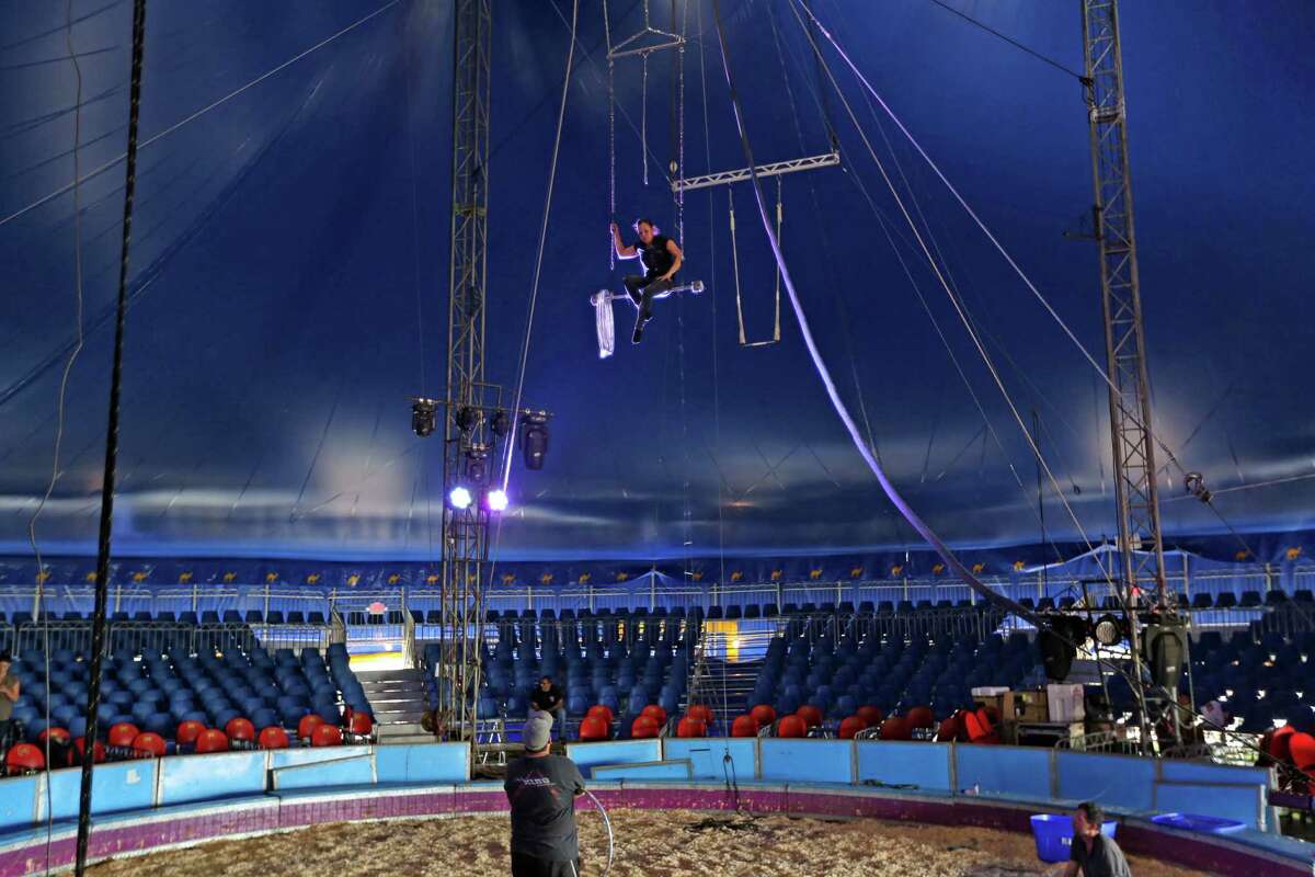 Mexico's Circus Aguilar hits Houston