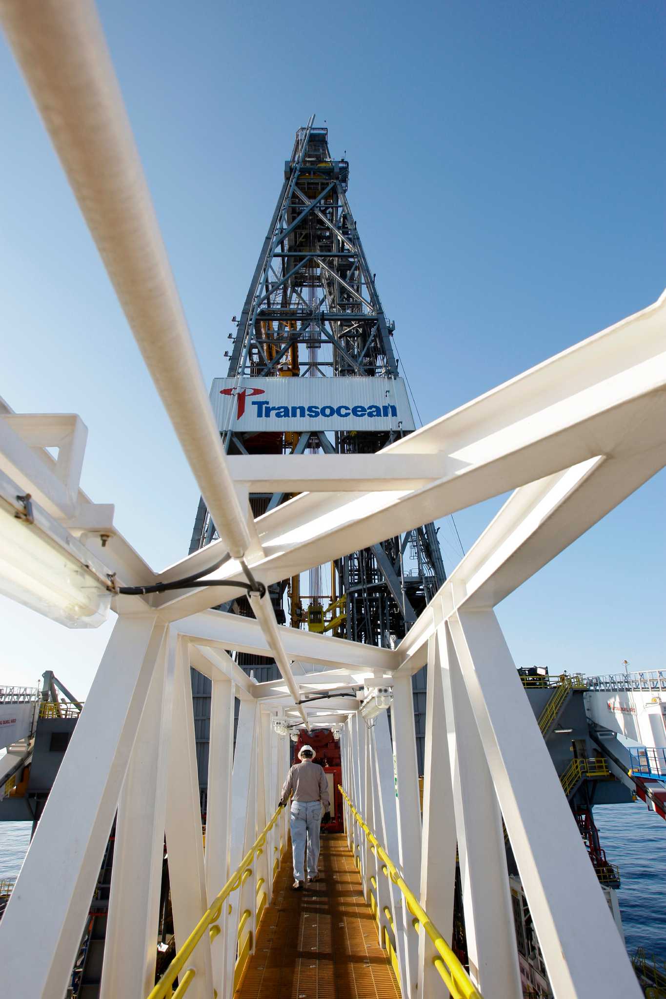 Transocean to scrap four offshore rigs