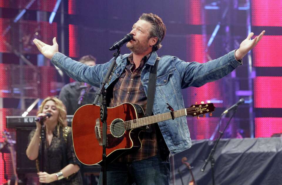 Shelton hits right notes again at RodeoHouston