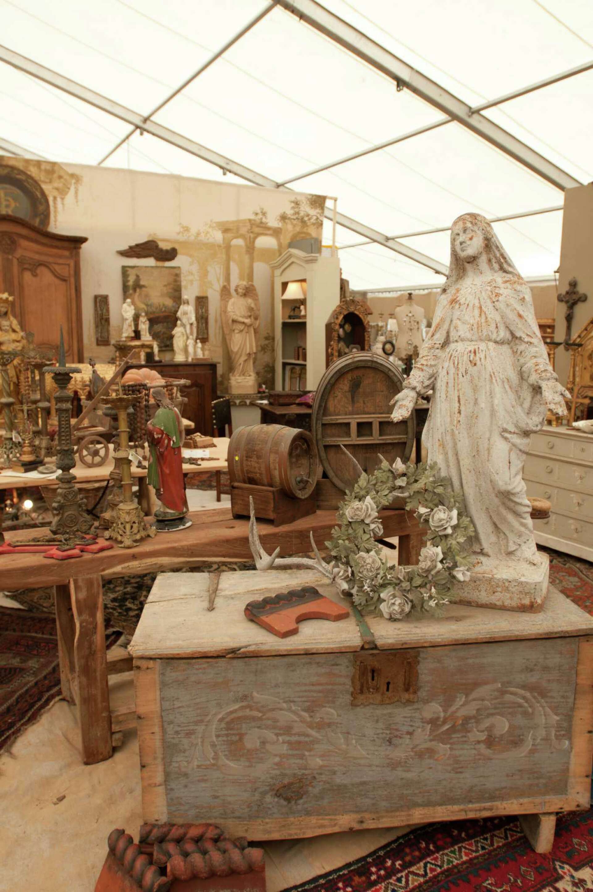 Here's how to shop Round Top and nearby antiques fests