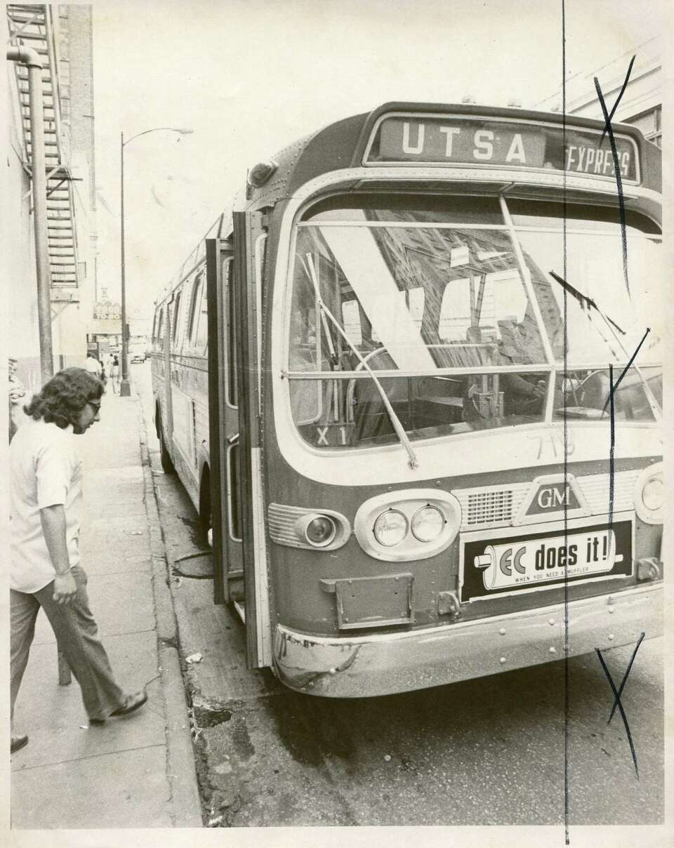 Old school photos of San Antonio college kids before student debt was a ...
