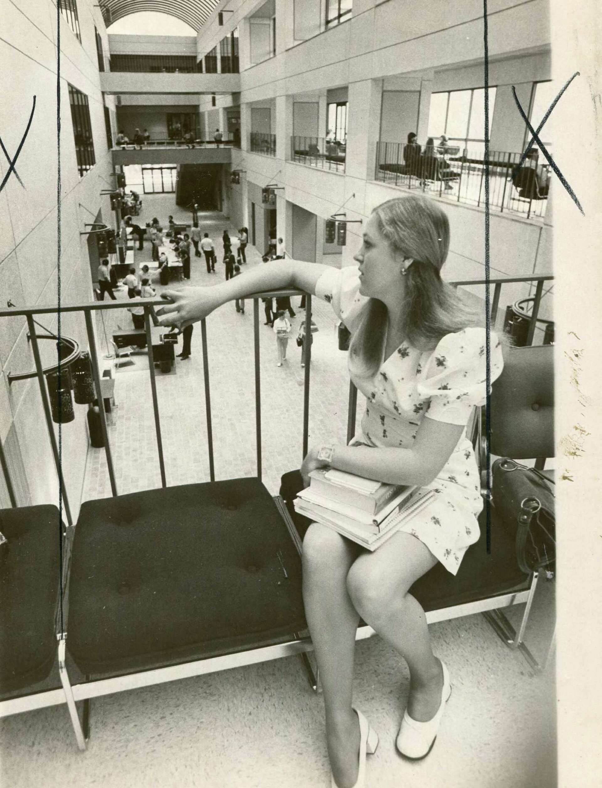 Old school photos of San Antonio college kids before student debt was a ...