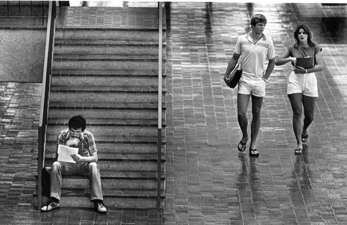 Old school photos of San Antonio college kids before student debt was a ...