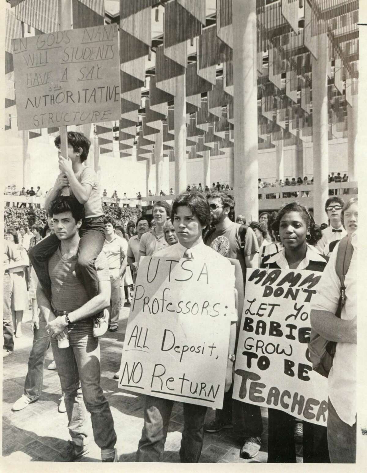 Old school photos of San Antonio college kids before student debt was a ...