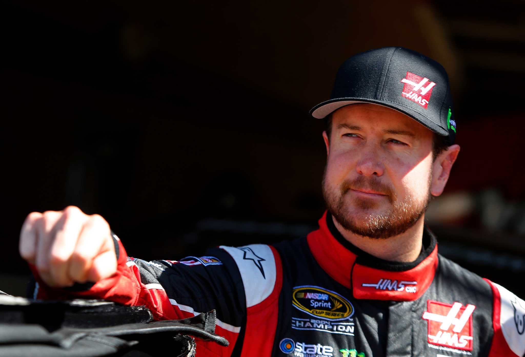 Busch qualifies first at Fontana