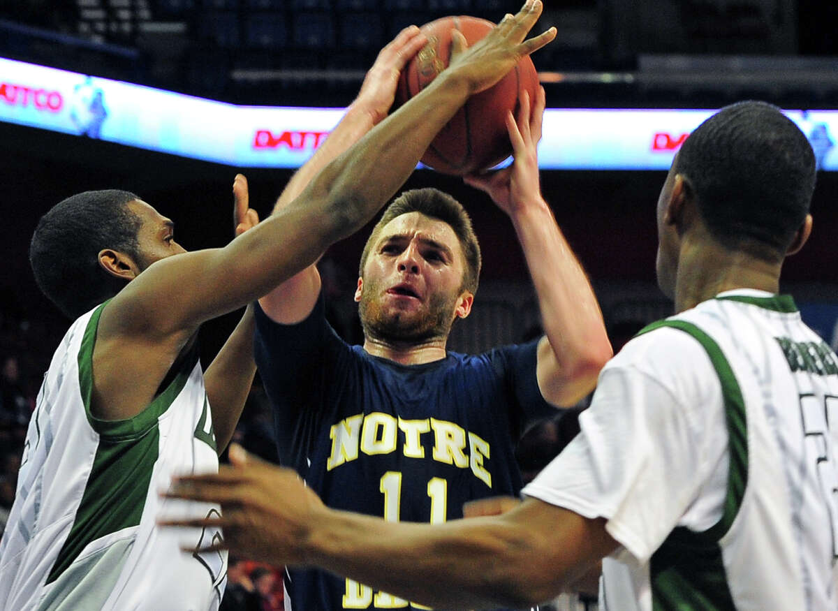 Weaver beats Notre Dame of Fairfield to win Class M boys basketball title