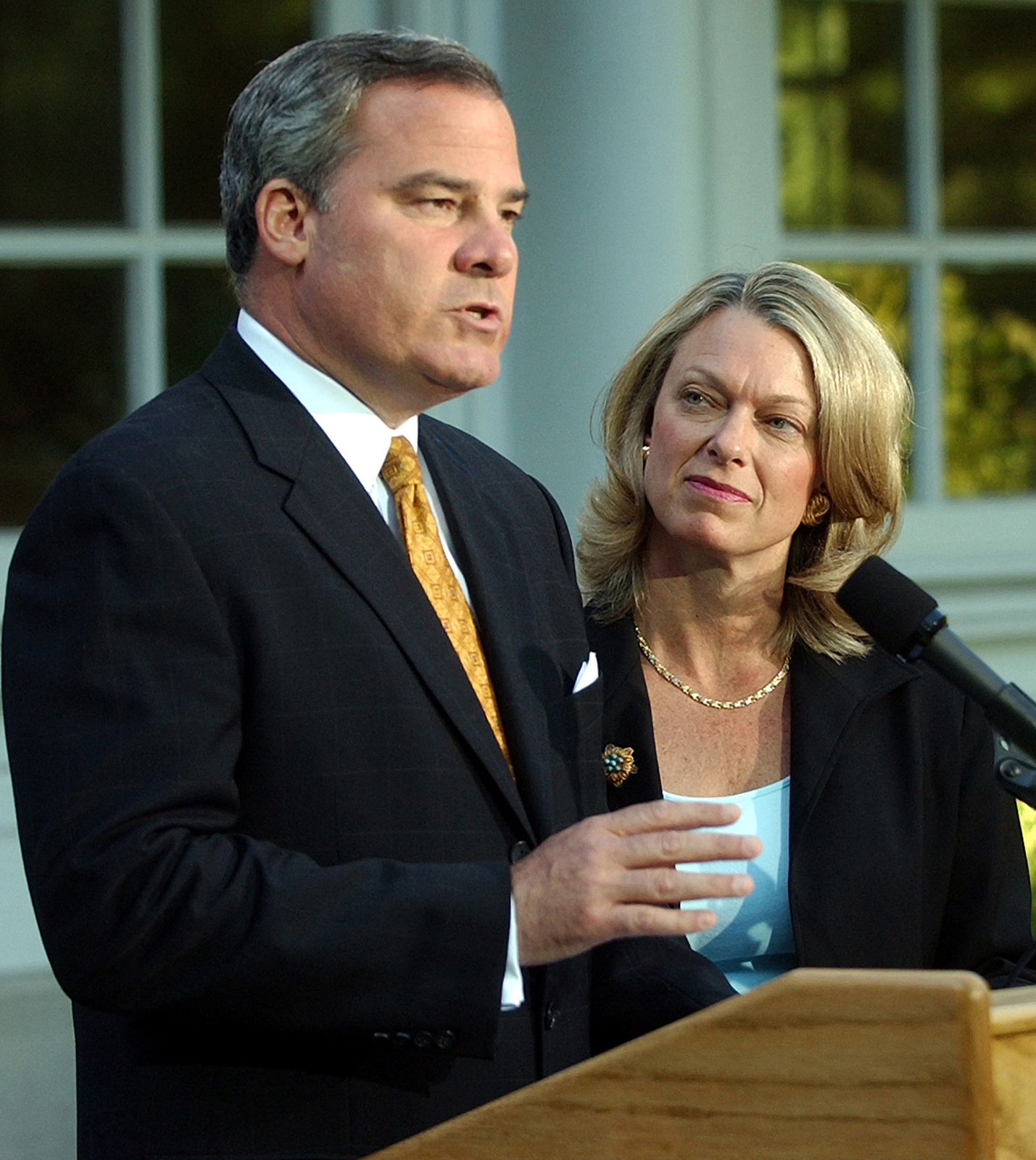 Rowlands not hurting financially, despite wife's claim