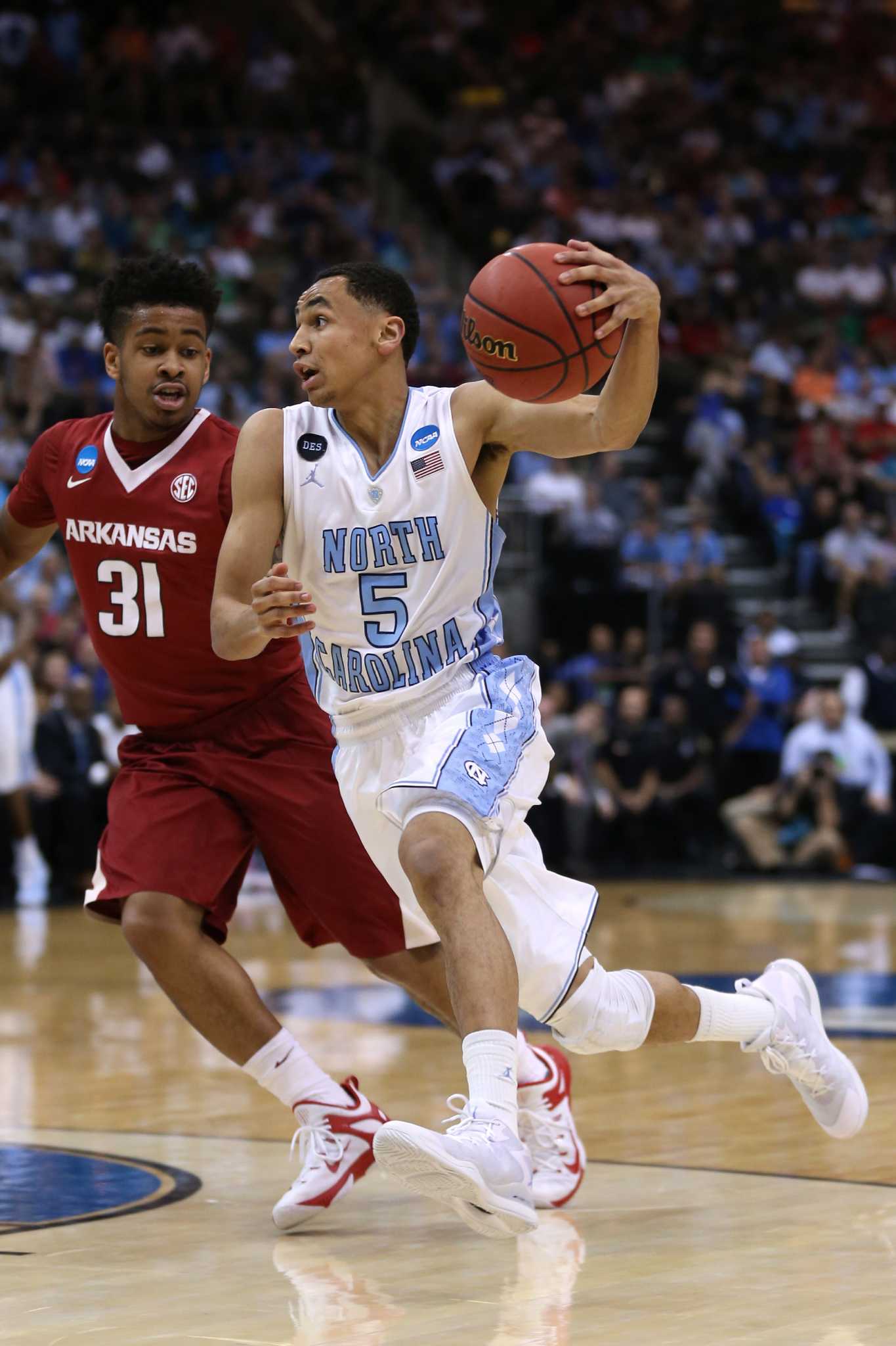 Tar Heels hold on to top Razorbacks