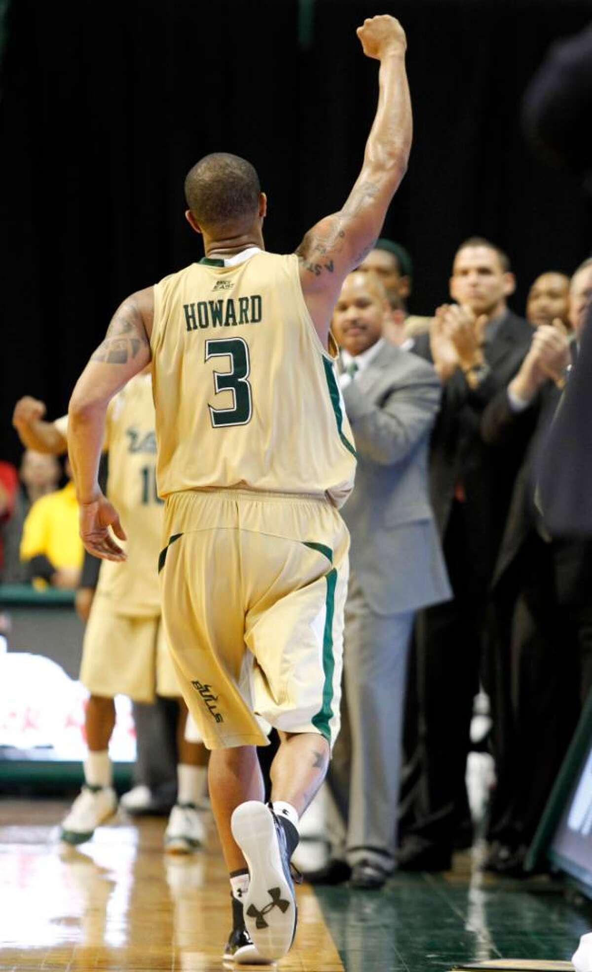 South Florida topples struggling UConn