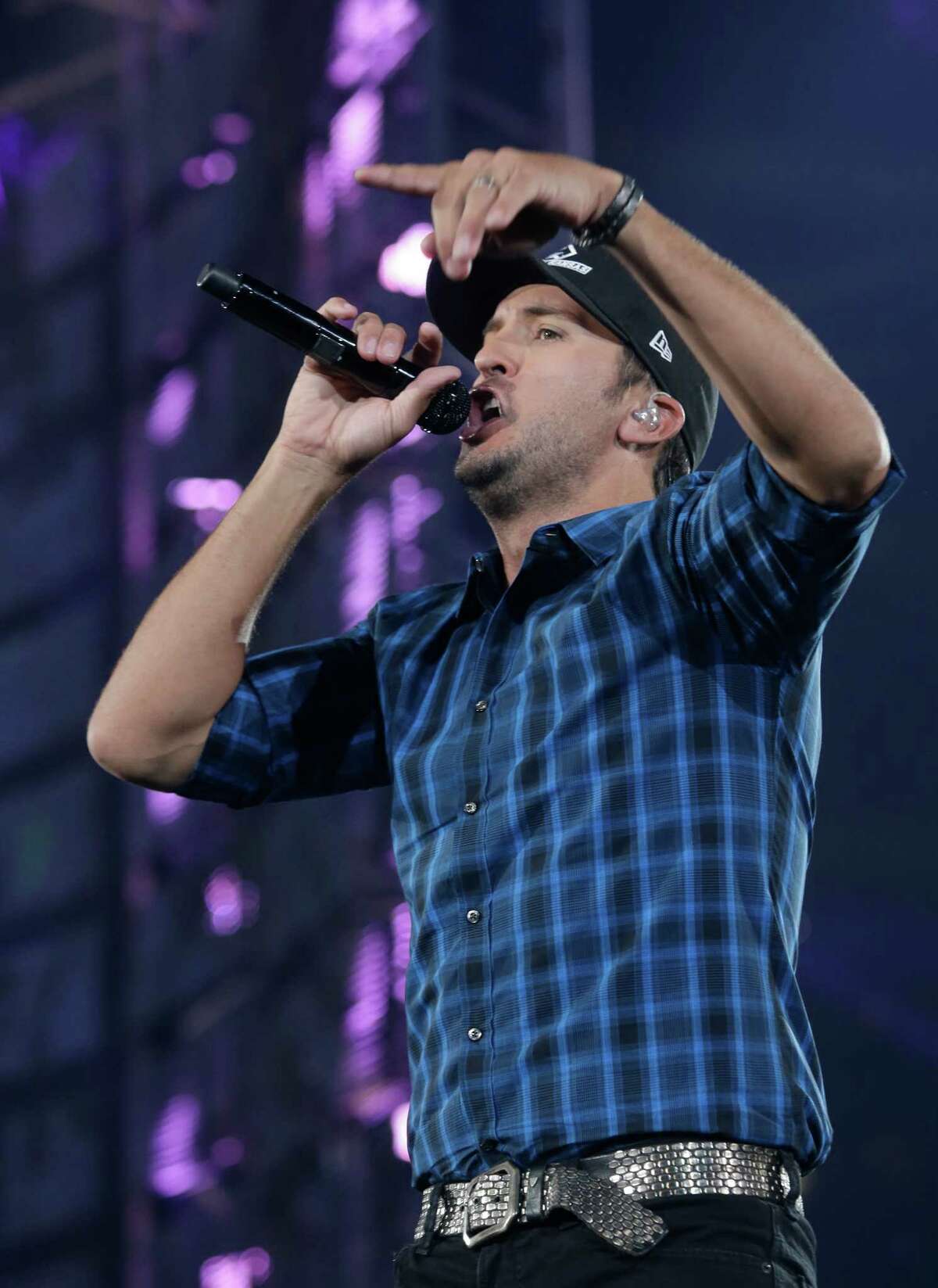 Final act: Luke Bryan sends RodeoHouston off in style
