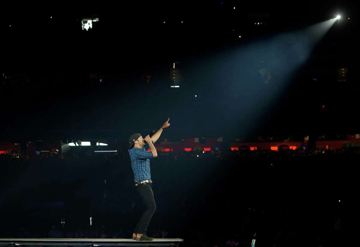Final act: Luke Bryan sends RodeoHouston off in style