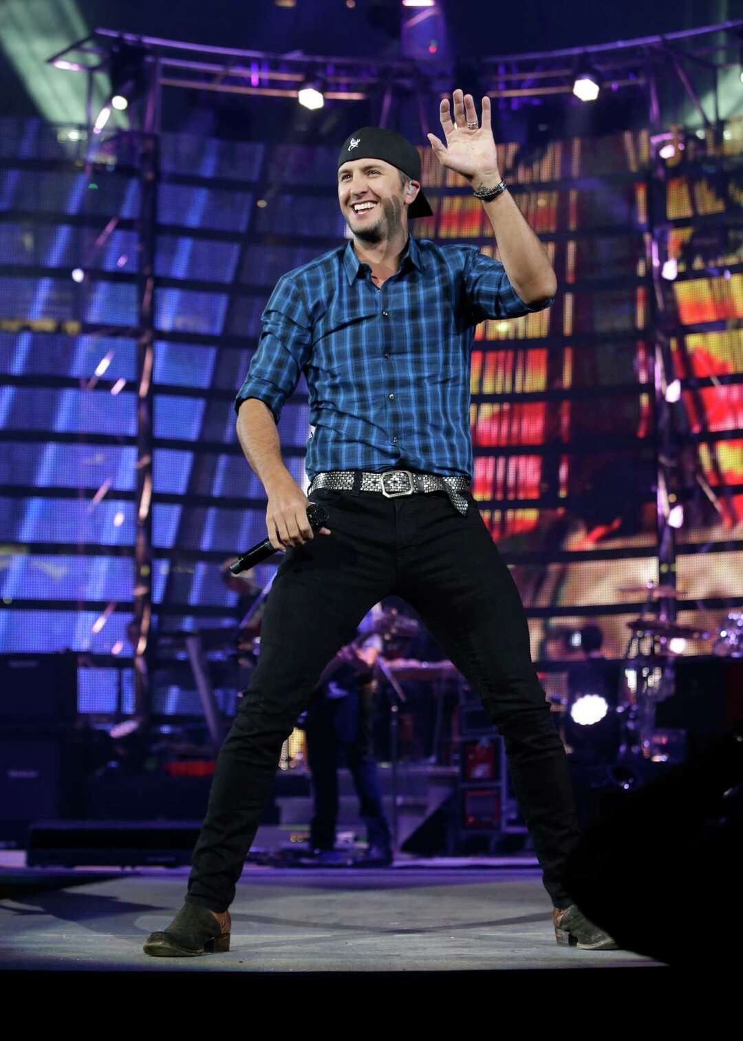 Final act: Luke Bryan sends RodeoHouston off in style