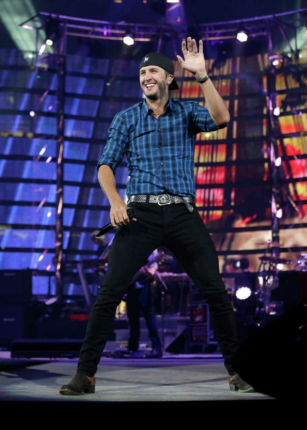 Final act: Luke Bryan sends RodeoHouston off in style