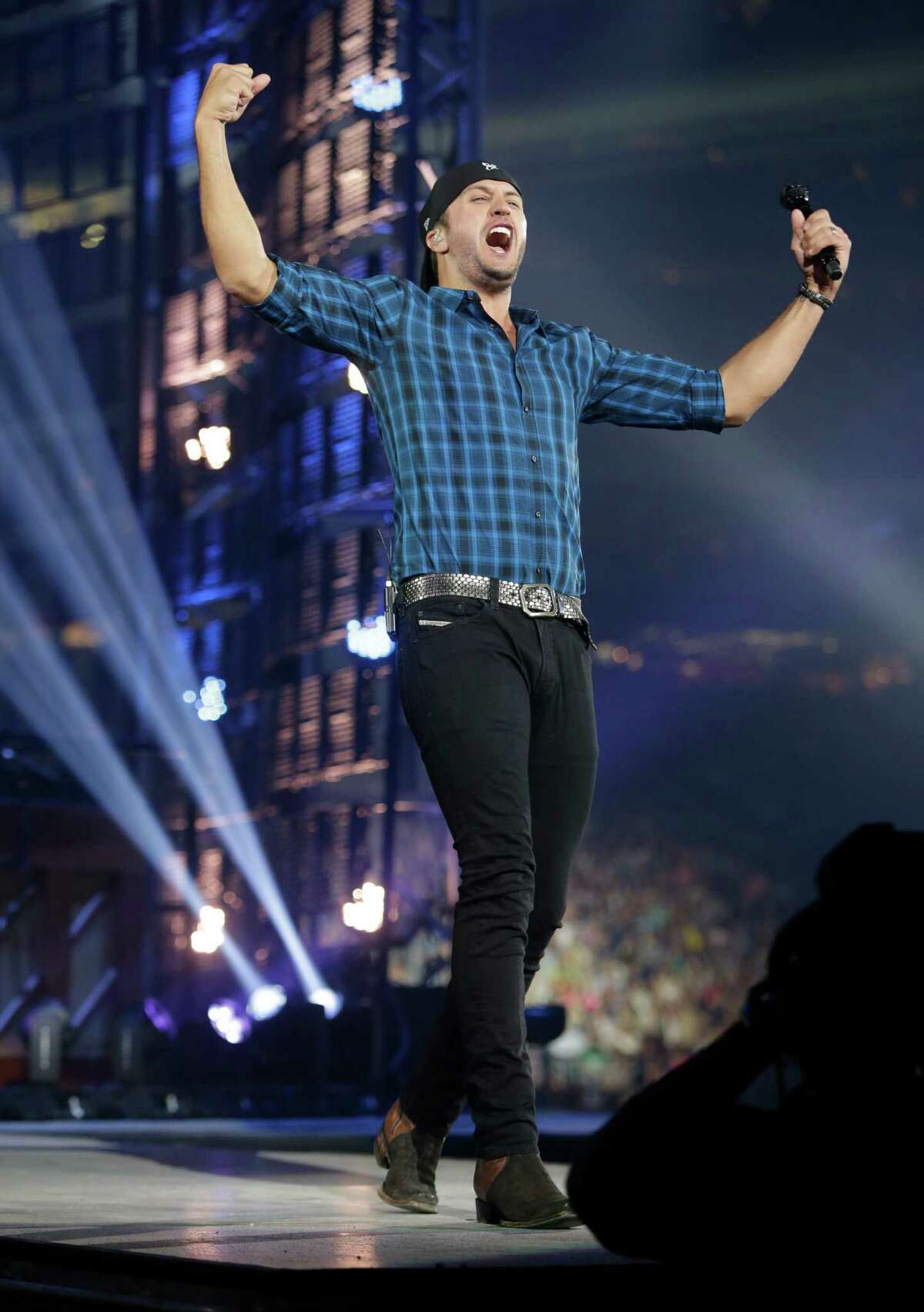 Final act: Luke Bryan sends RodeoHouston off in style