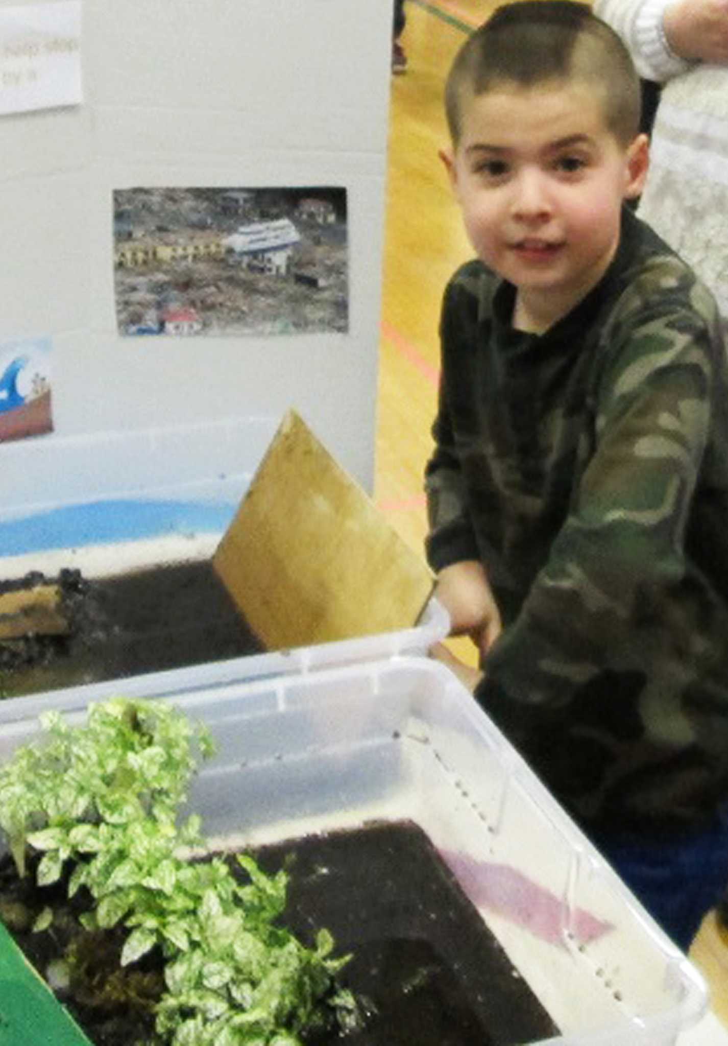 Praises support for schools' science fair