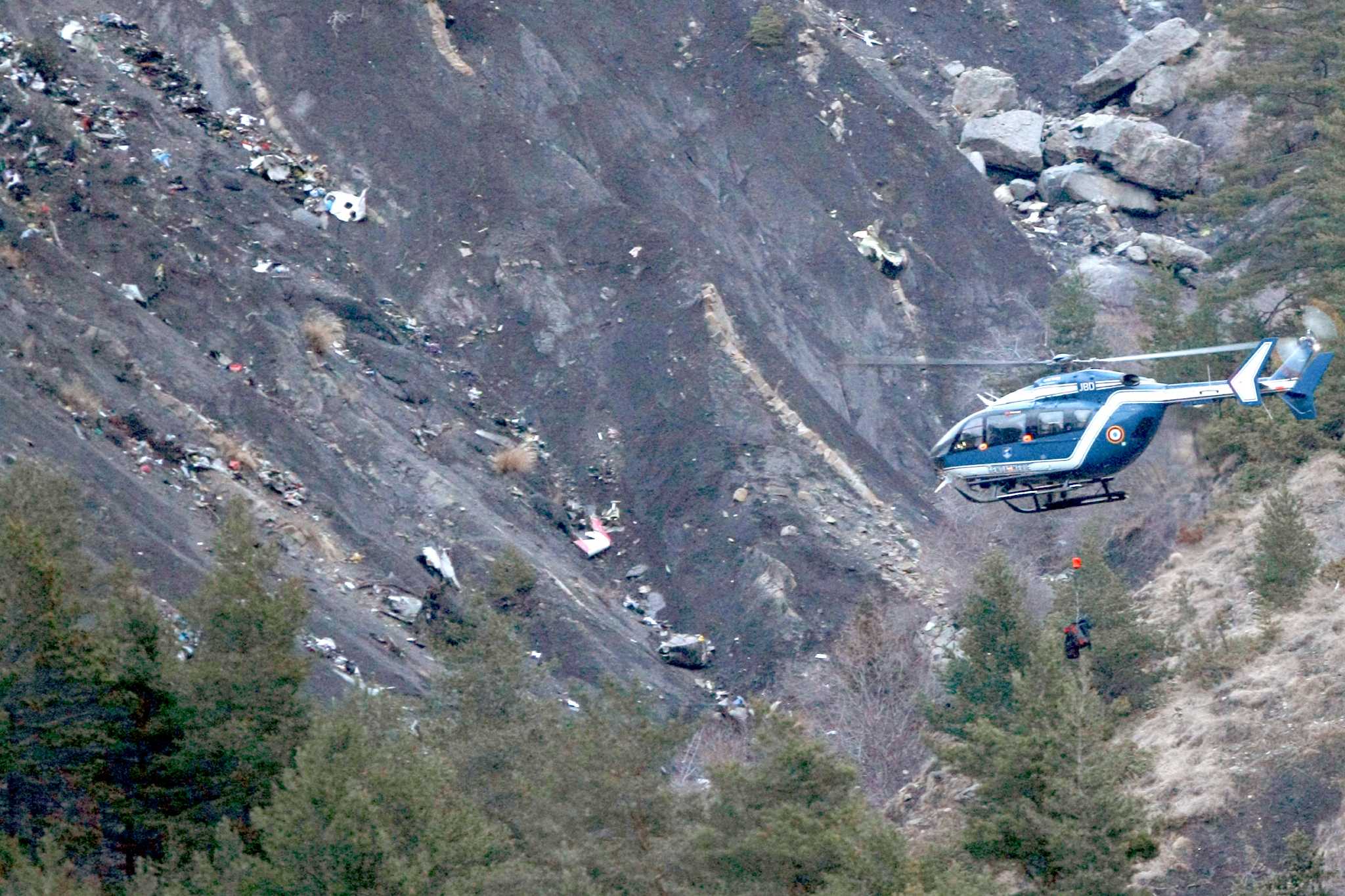 Crash clues sought in passenger jet's black box