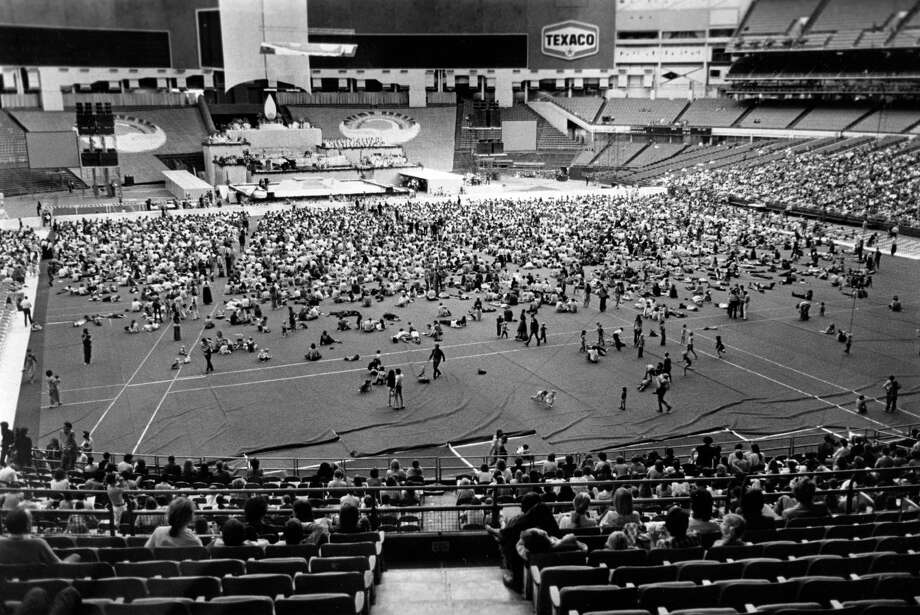 Big snow, big hair, and big dreams: See what Houston looked like in ...