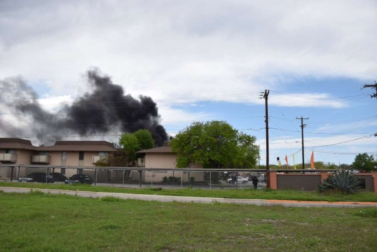 San Antonio fire crews battle apartment fire on West Side