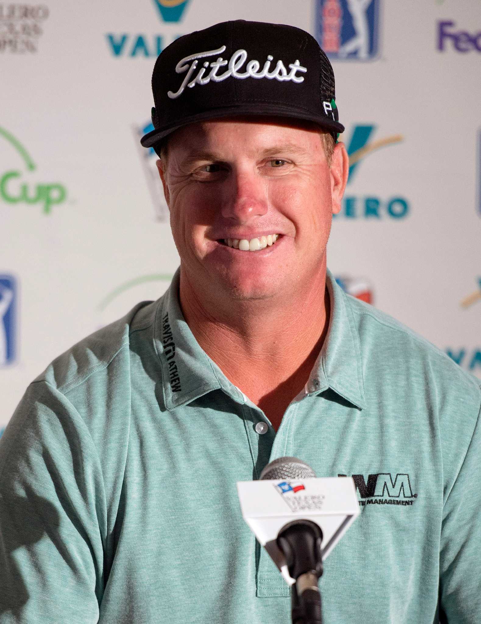 Hoffman takes advantage of relative calm to get lead