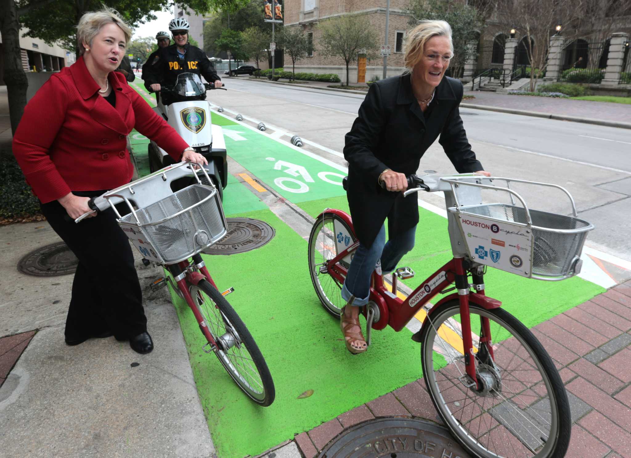 New bike lane opens downtown