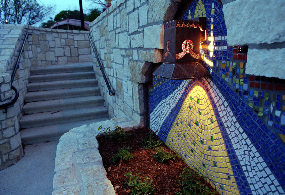 18 things to do, see on the River Walk that aren't shops or restaurants