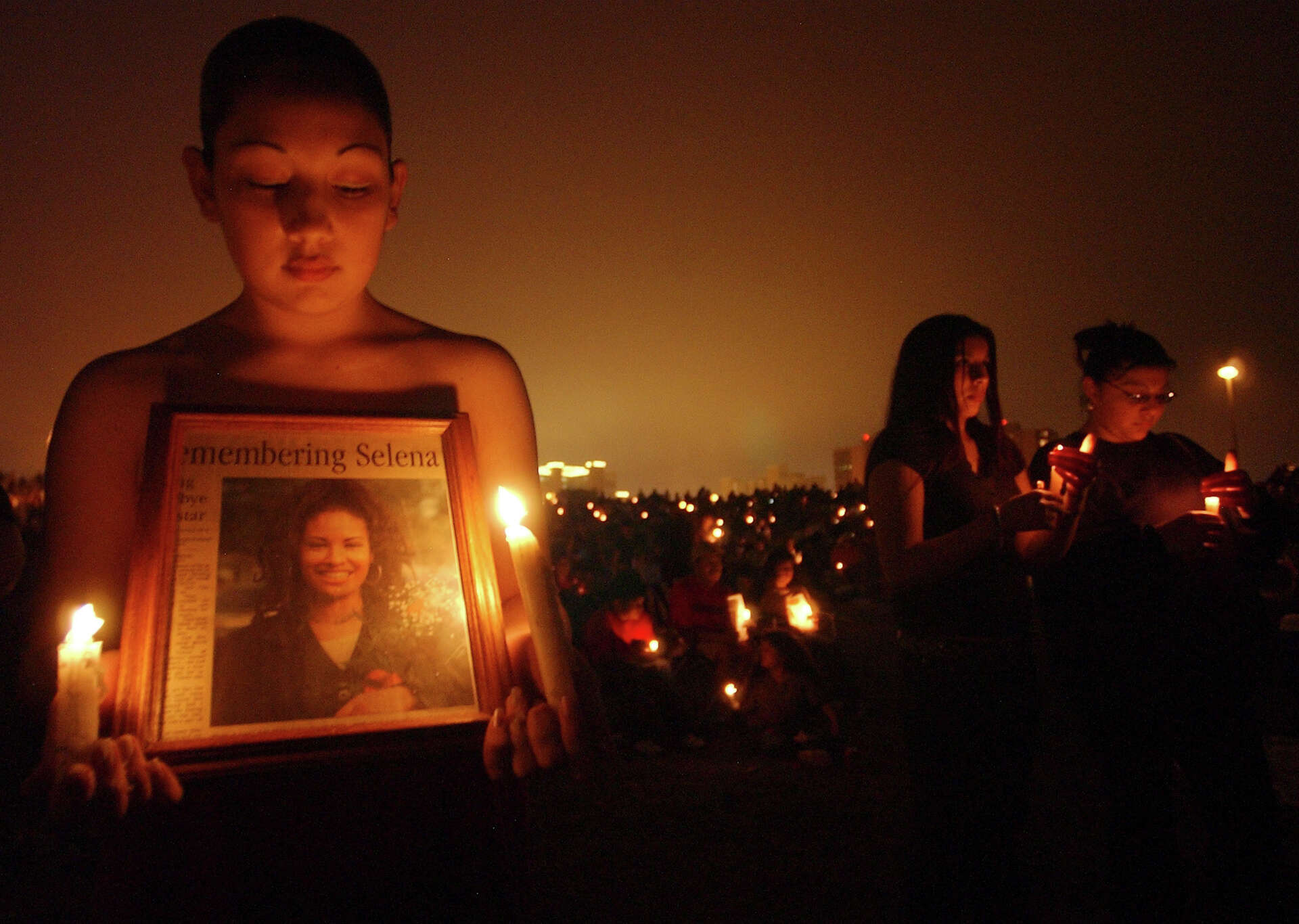 Thousands of San Antonio fans mourning Selena