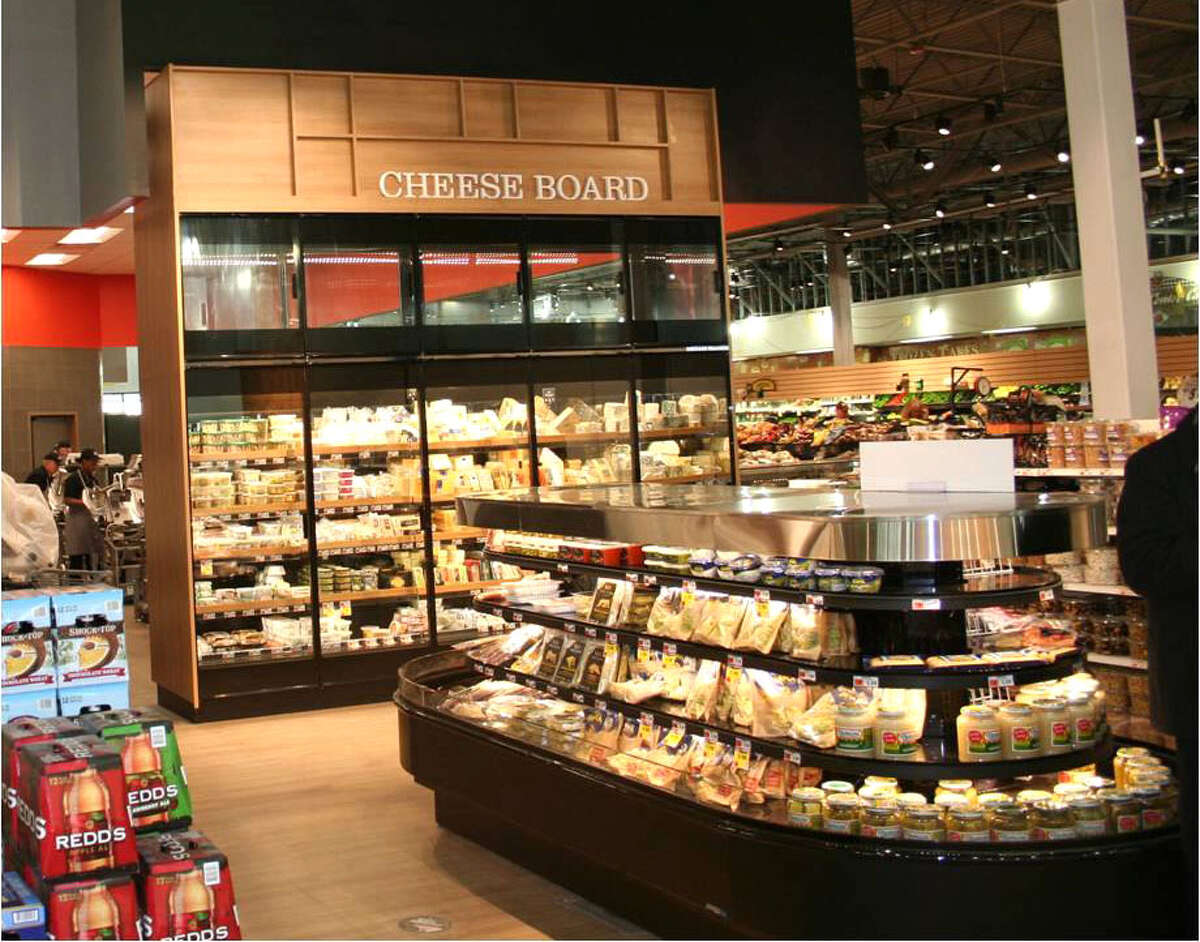 Wilton Price Chopper switches to Market 32 name