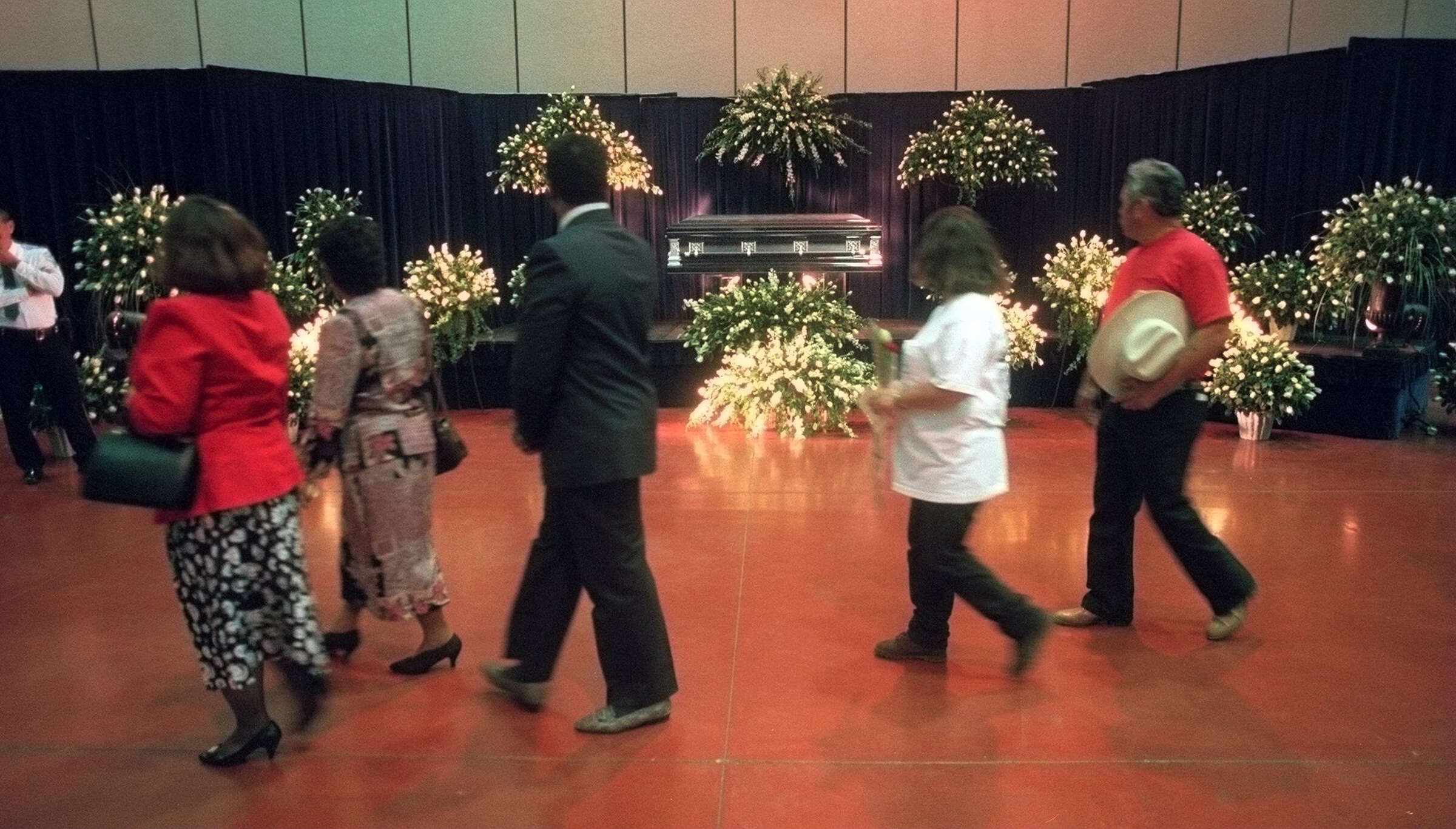 Thousands of San Antonio fans mourning Selena