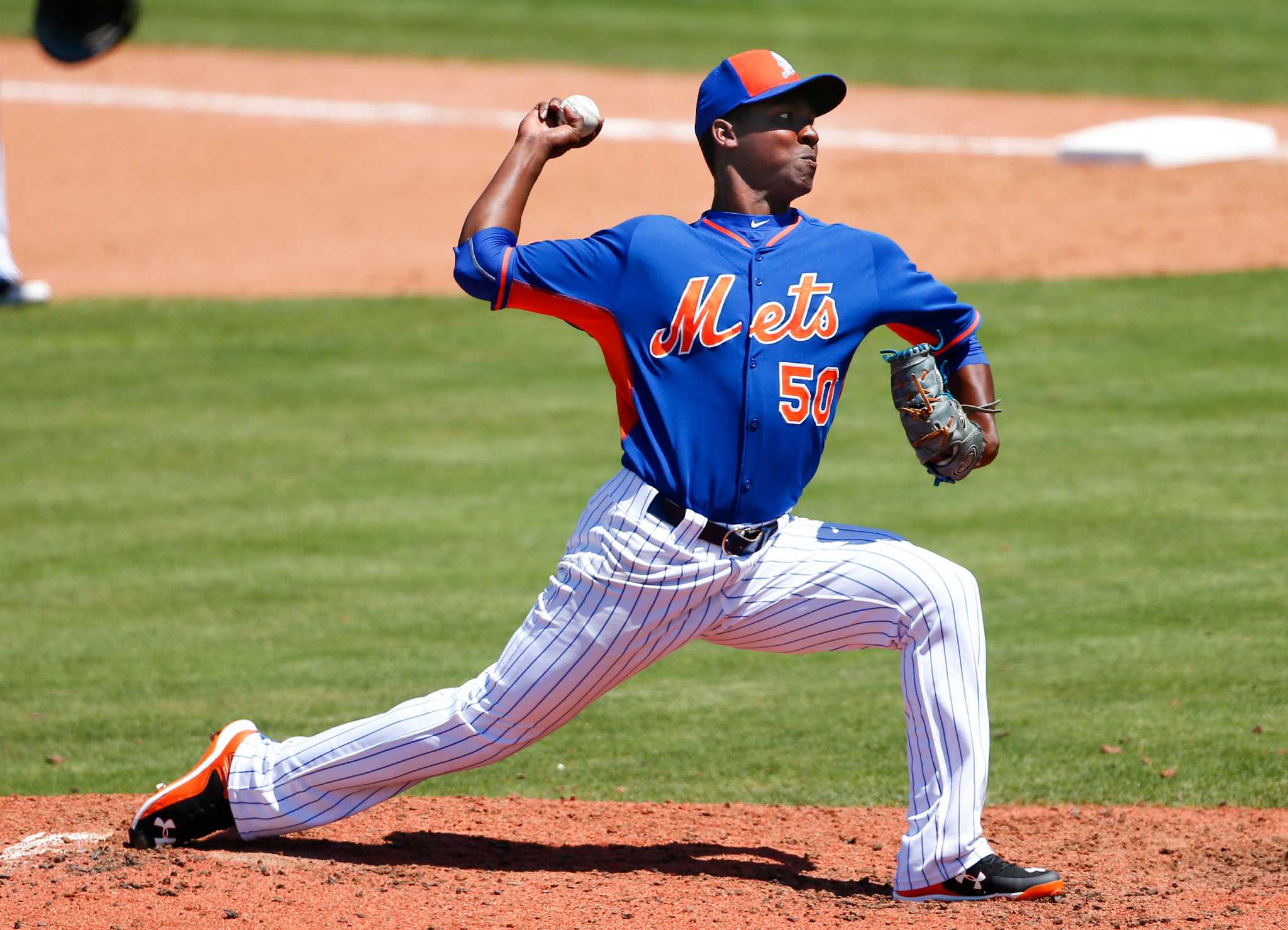 Mets trade for lefty relievers