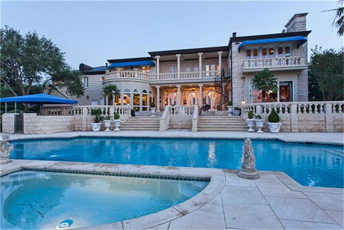 What to know before building a Texas dream home swimming pool