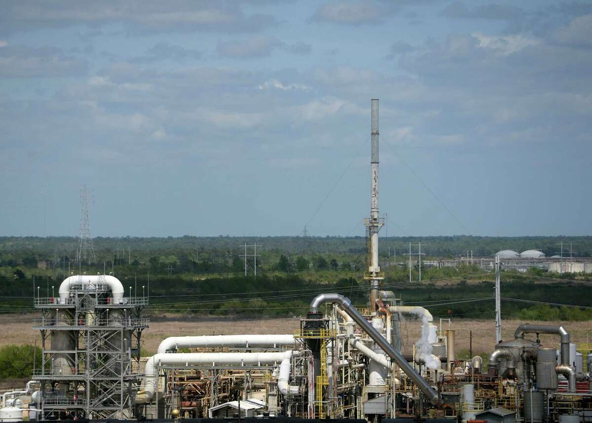 Permits indicate ExxonMobil will expand Beaumont refinery