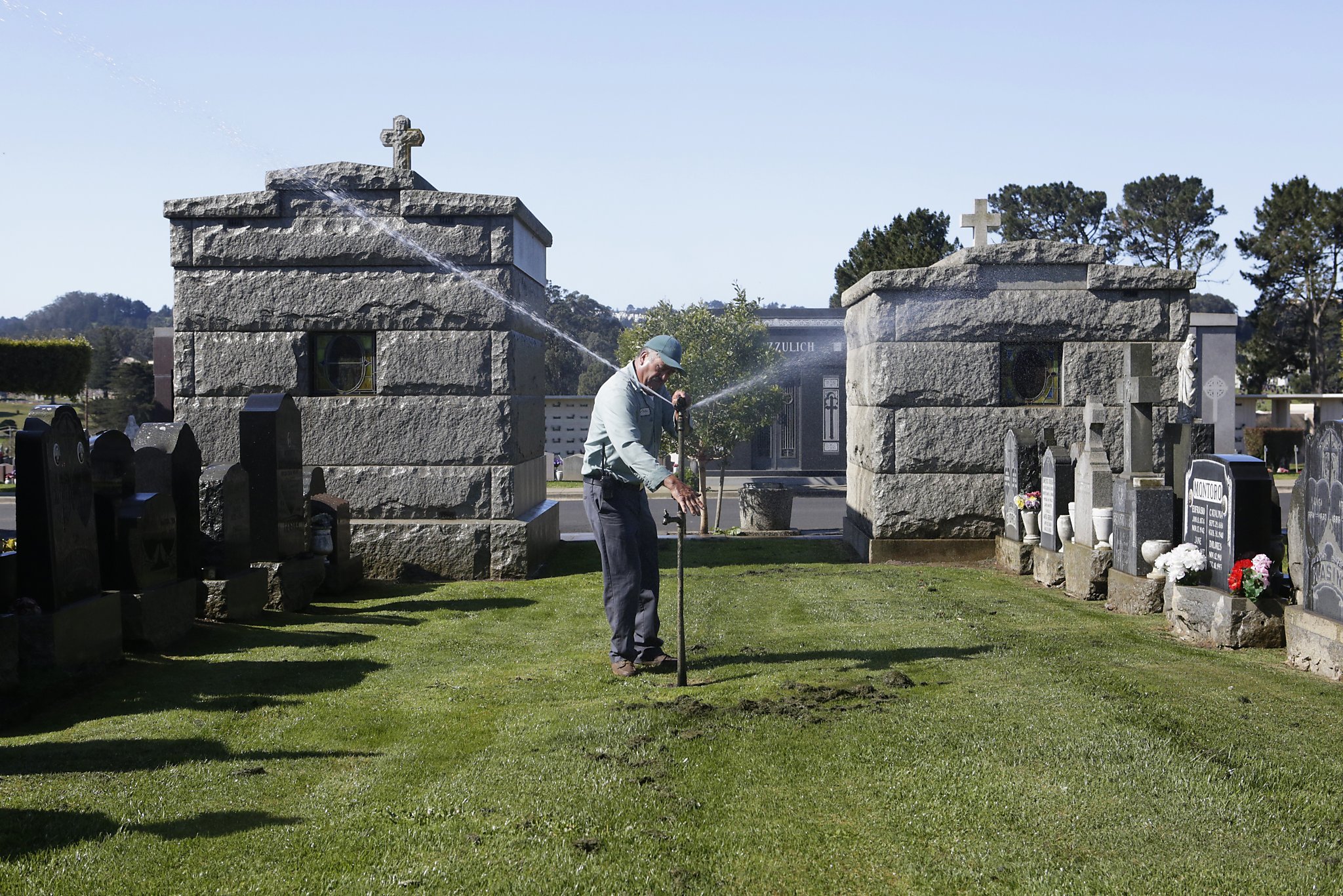 Water cutback has golf courses, cemeteries scrambling