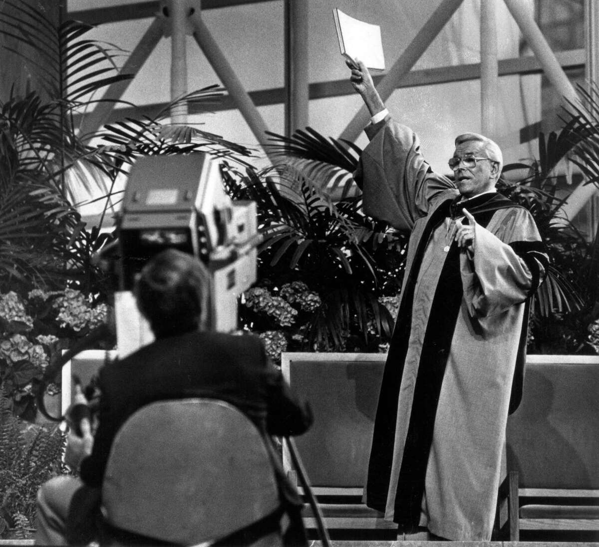 Rev. Robert Schuller, 'Hour of Power’ evangelist, dies