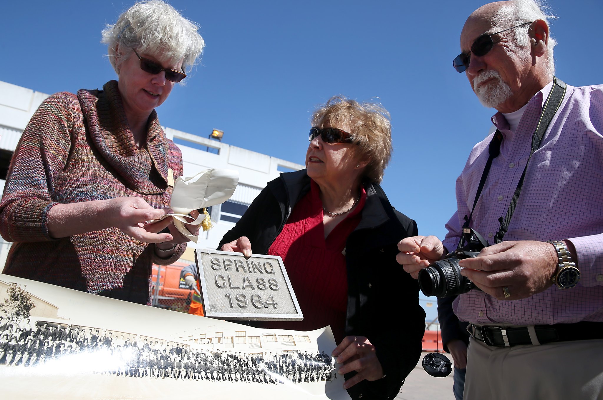 S.F. high school Class of ’64 opens a 50-year-old time capsule