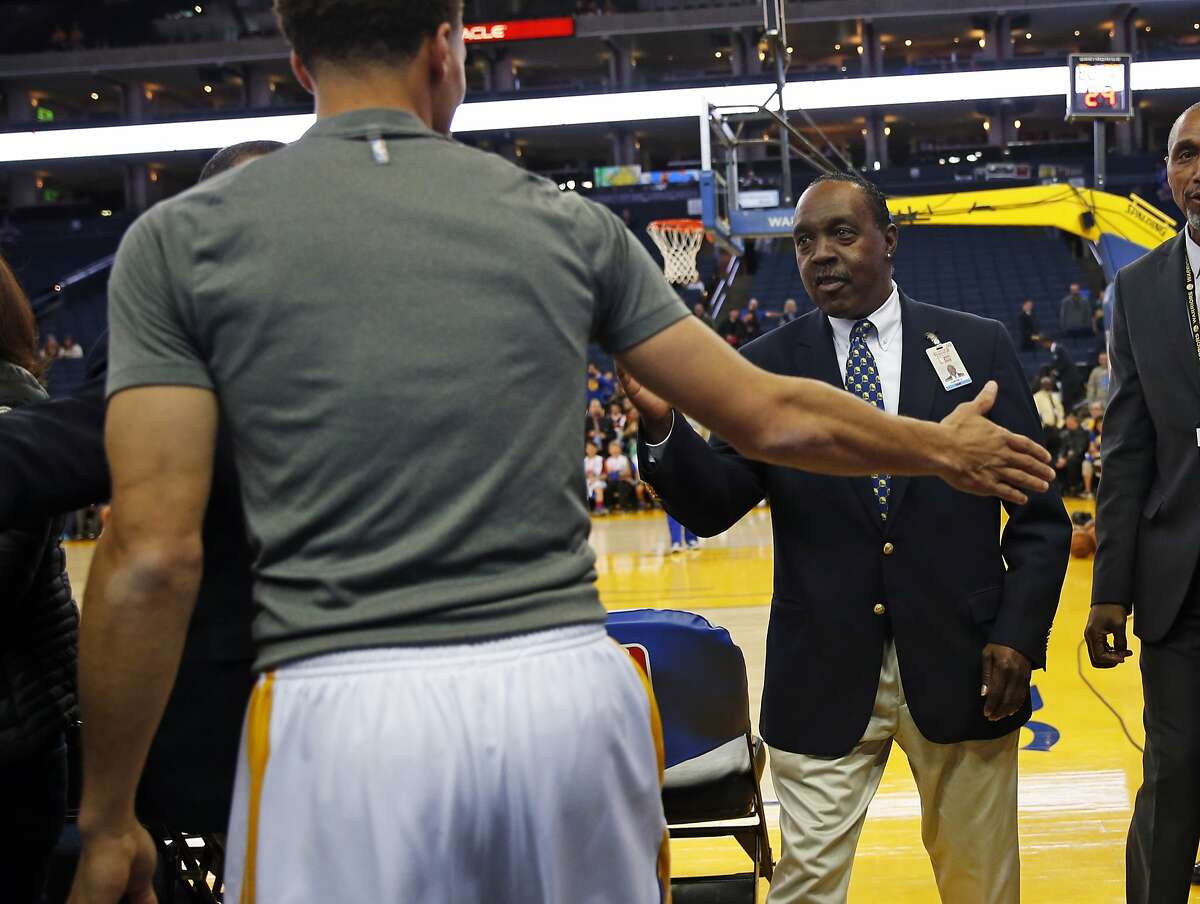 Stephen Curry’s astonishing pregame ritual gets an assist