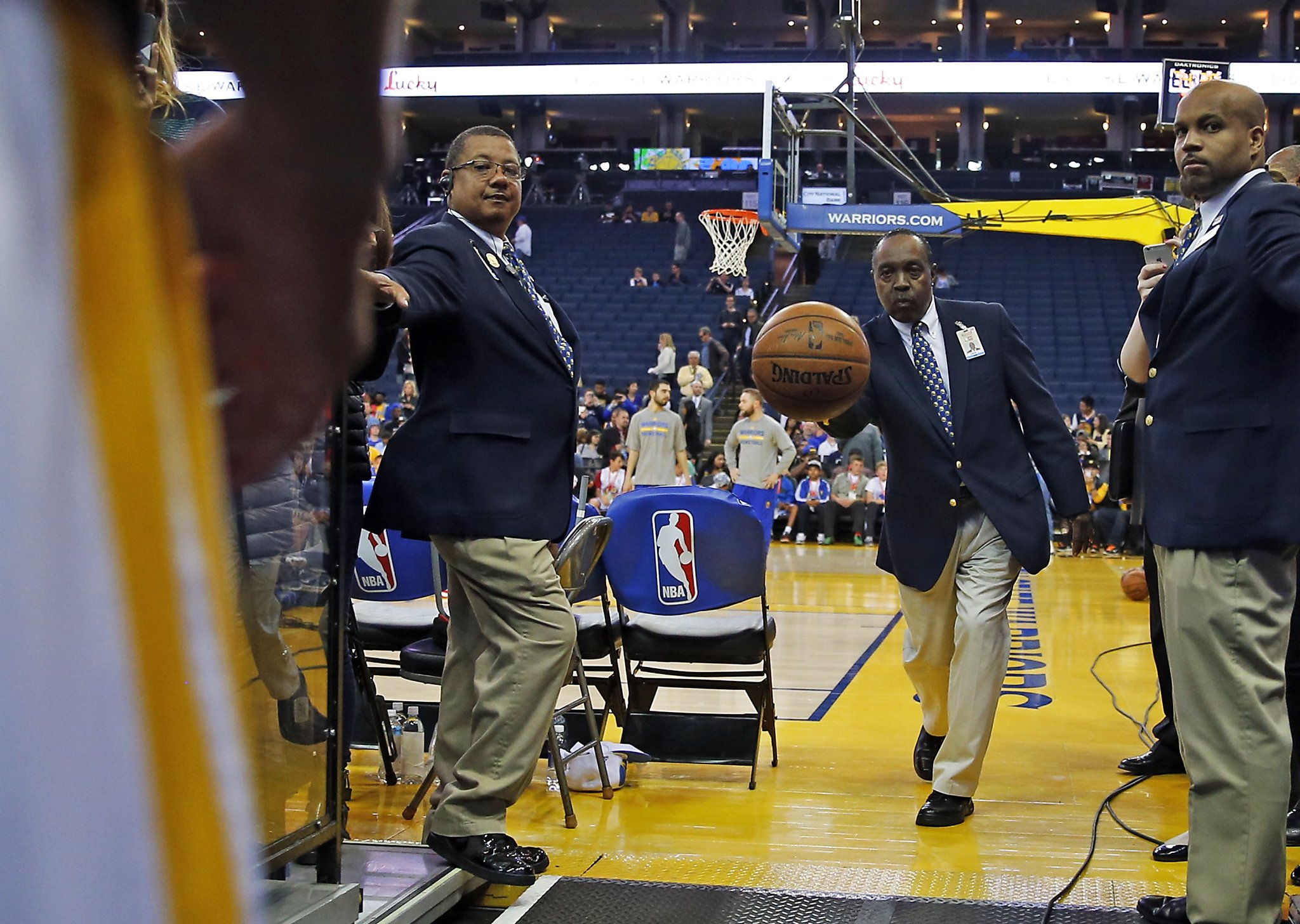 Stephen Curry’s astonishing pregame ritual gets an assist