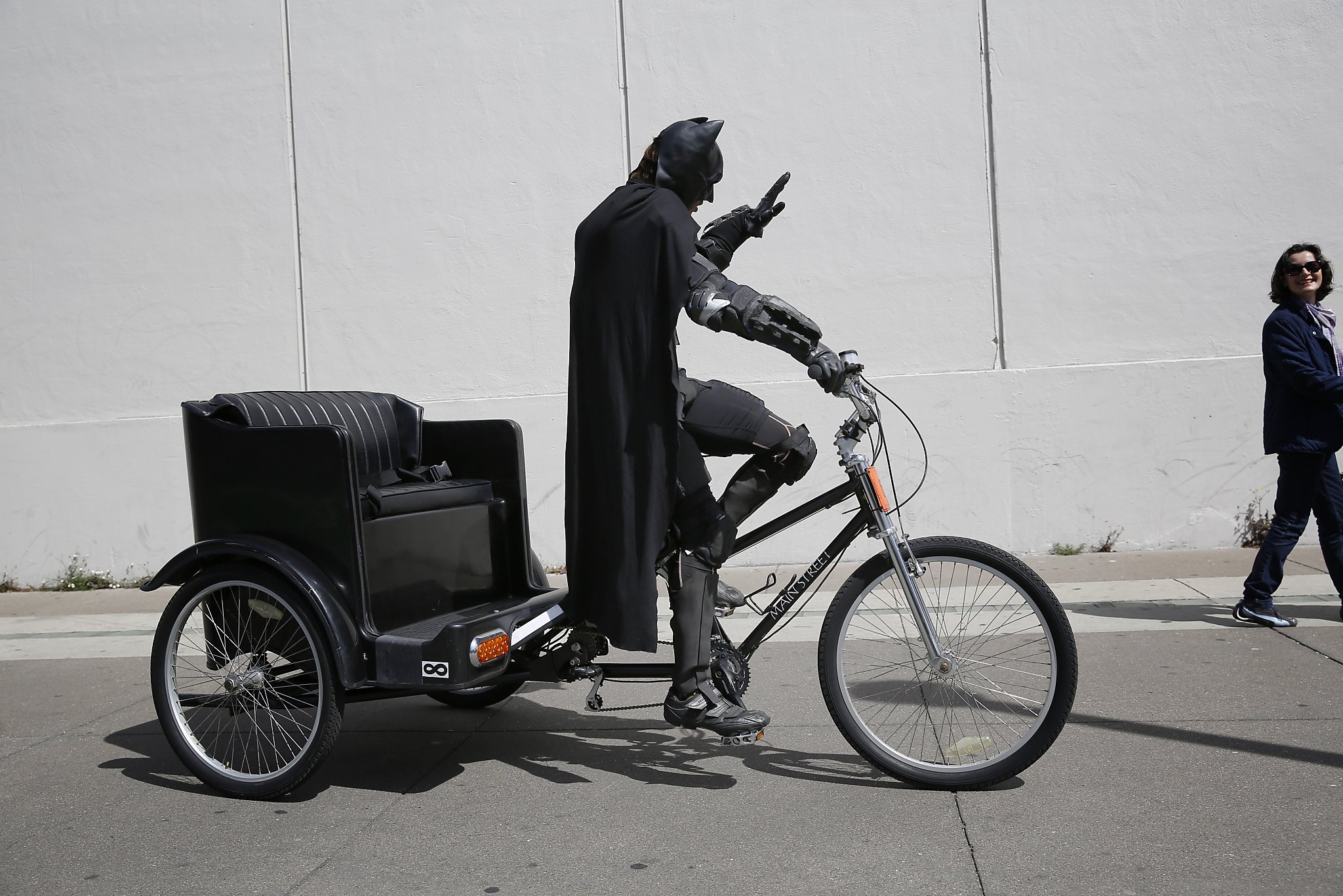 S.F. pedicab driver 'a hero’ in his Batman suit