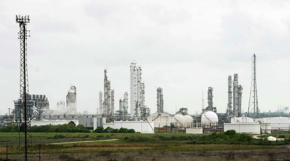 Total could build $1.7B Port Arthur plant