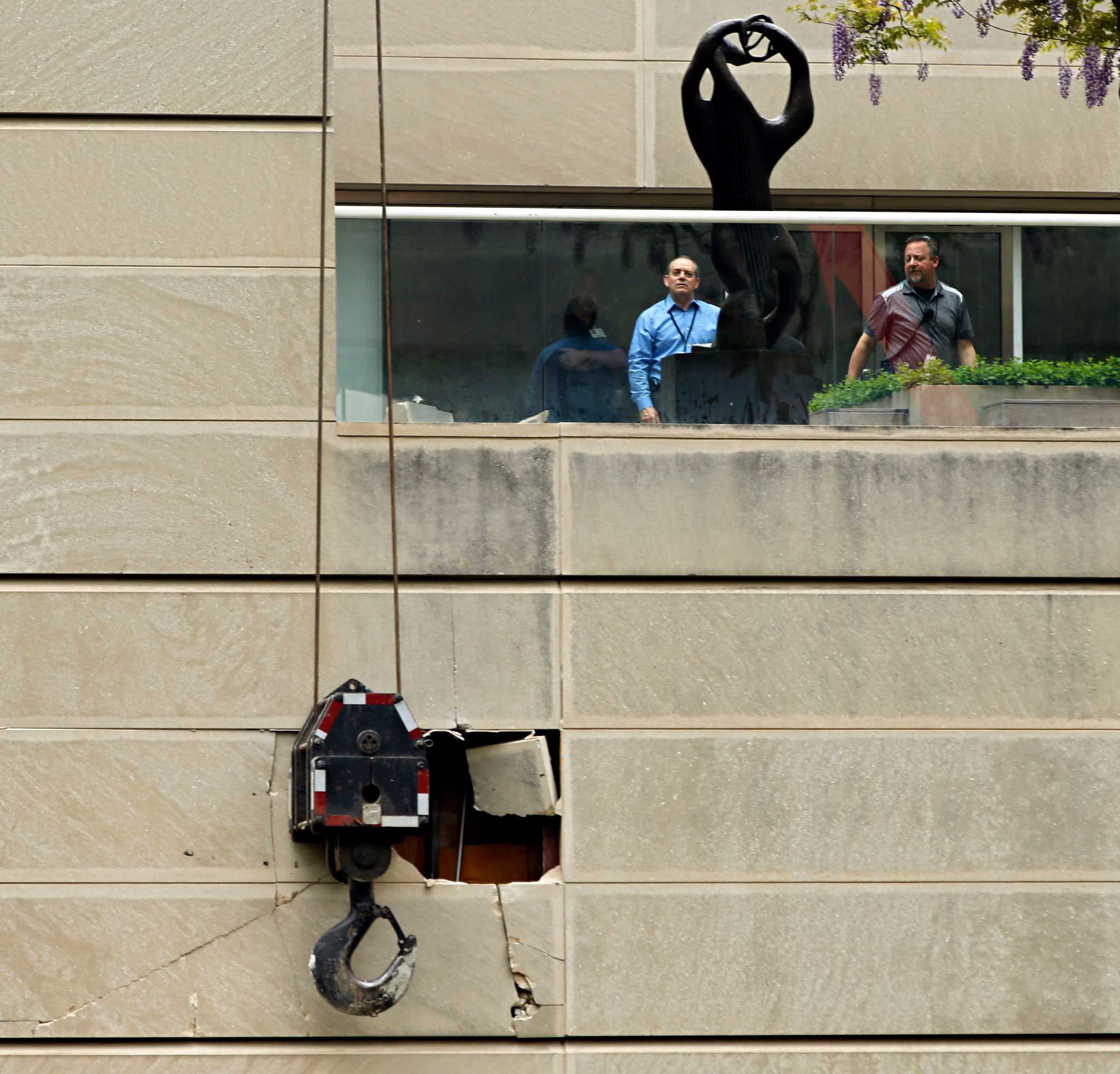 Falling crane damages Dallas museum