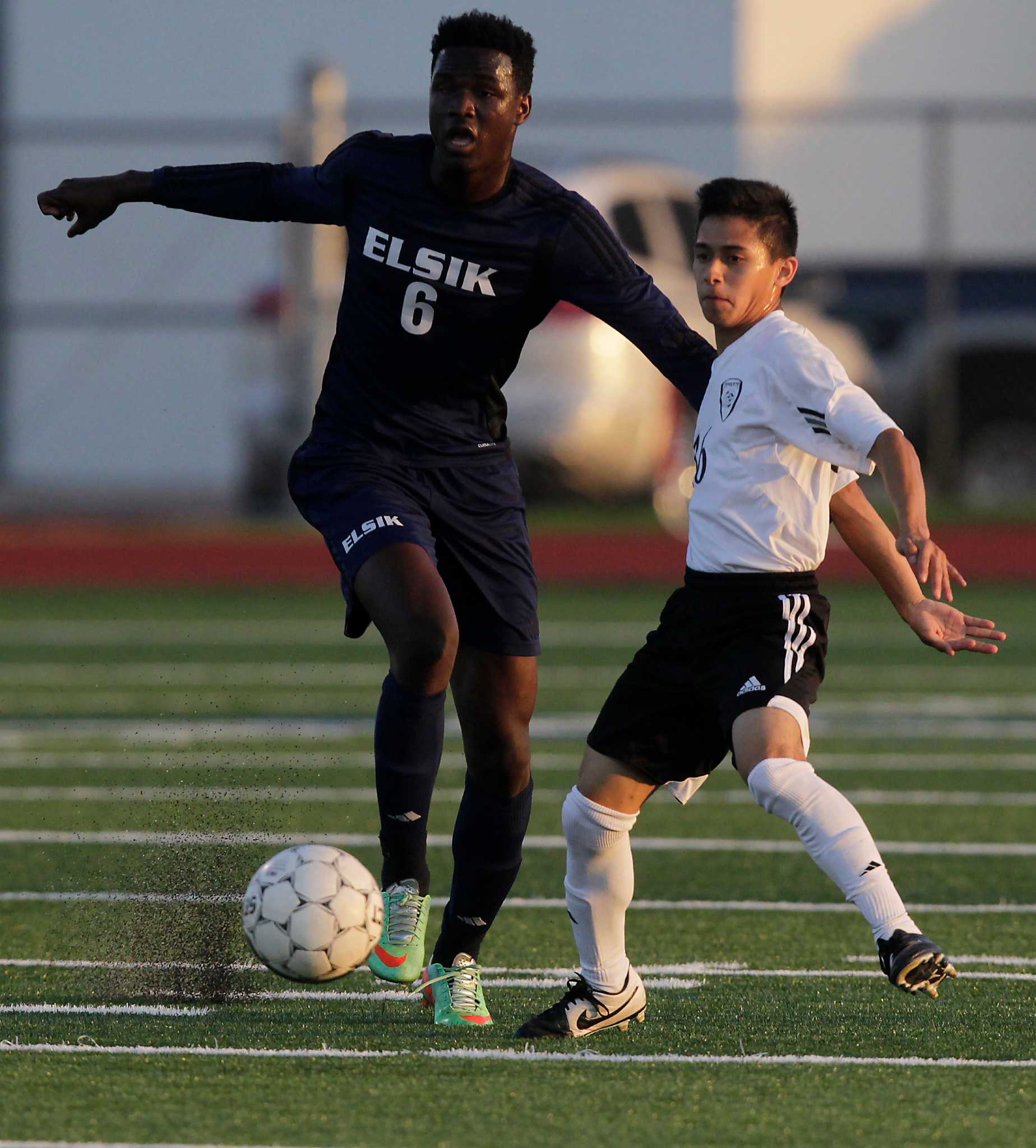 Elsik handles Pasadena in Region 3-6A soccer quarterfinals