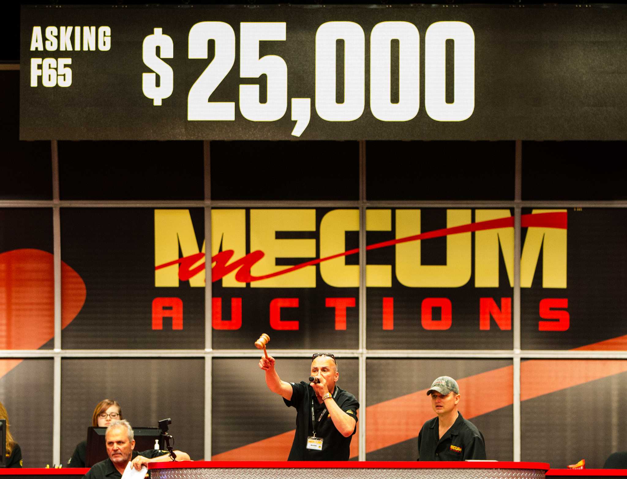 Vintage vehicles draw top bids at Mecum Auction