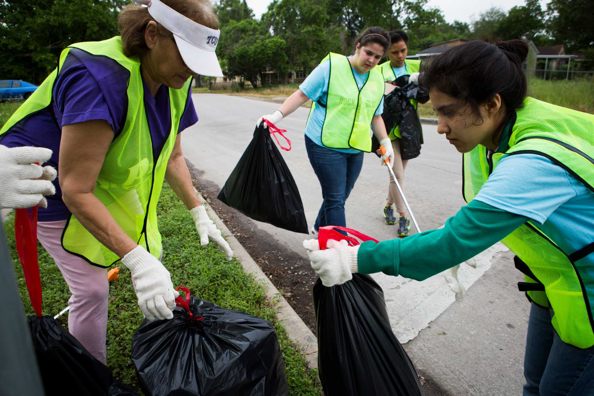 Hundreds turn out to clean up Third Ward