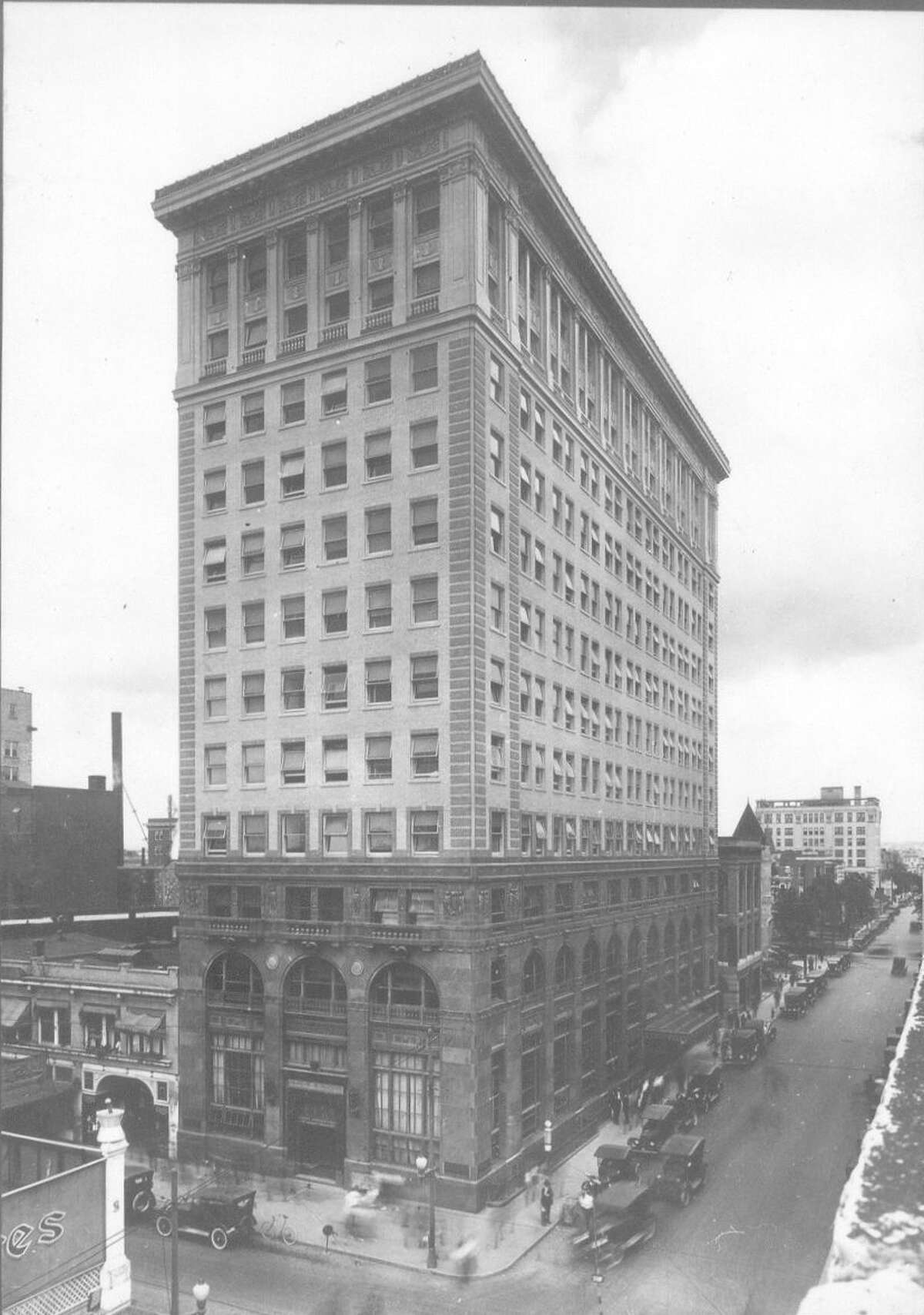 Bank’s closing 'shook San Antonio to its core'