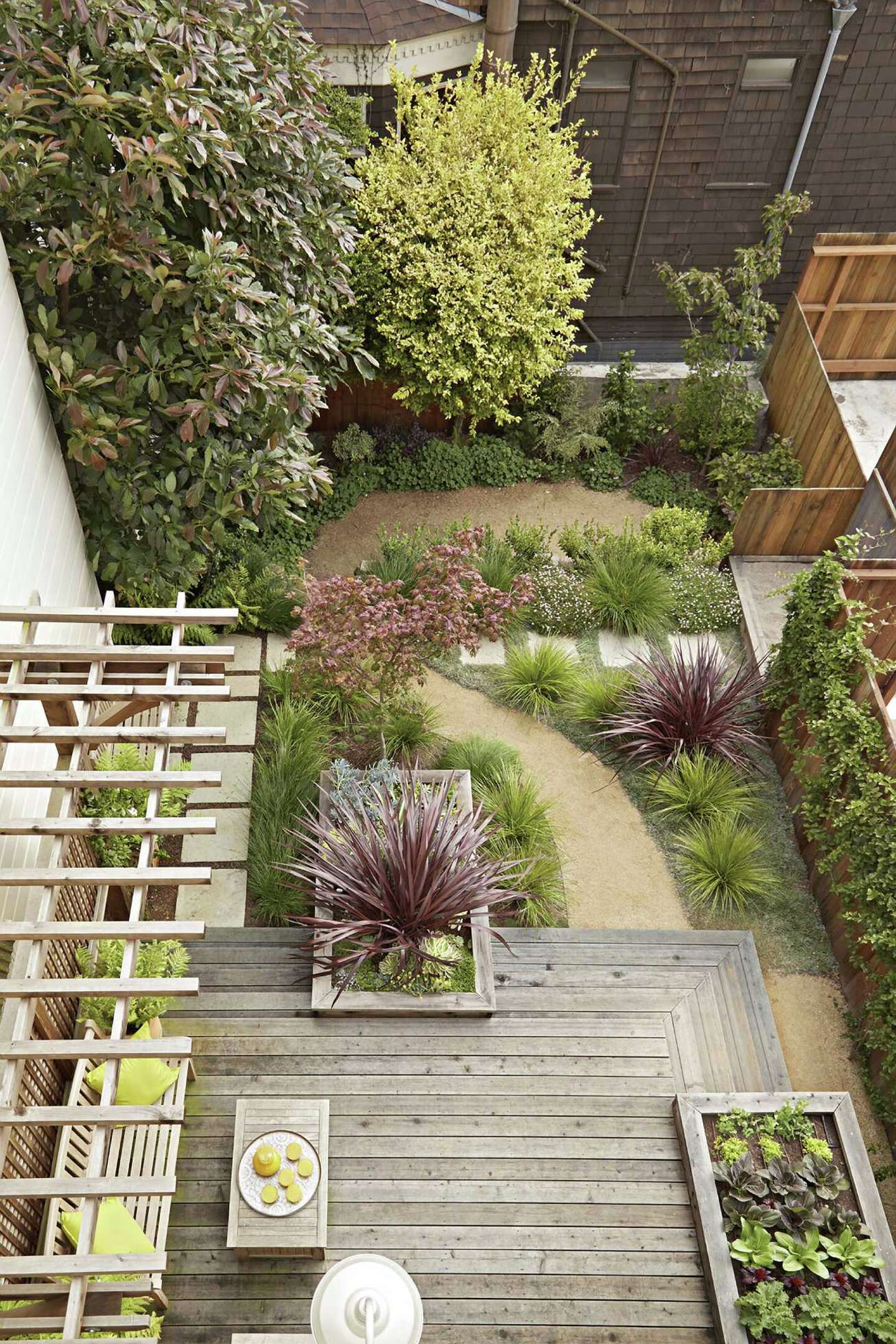 Big impact in a pint-size S.F. plot