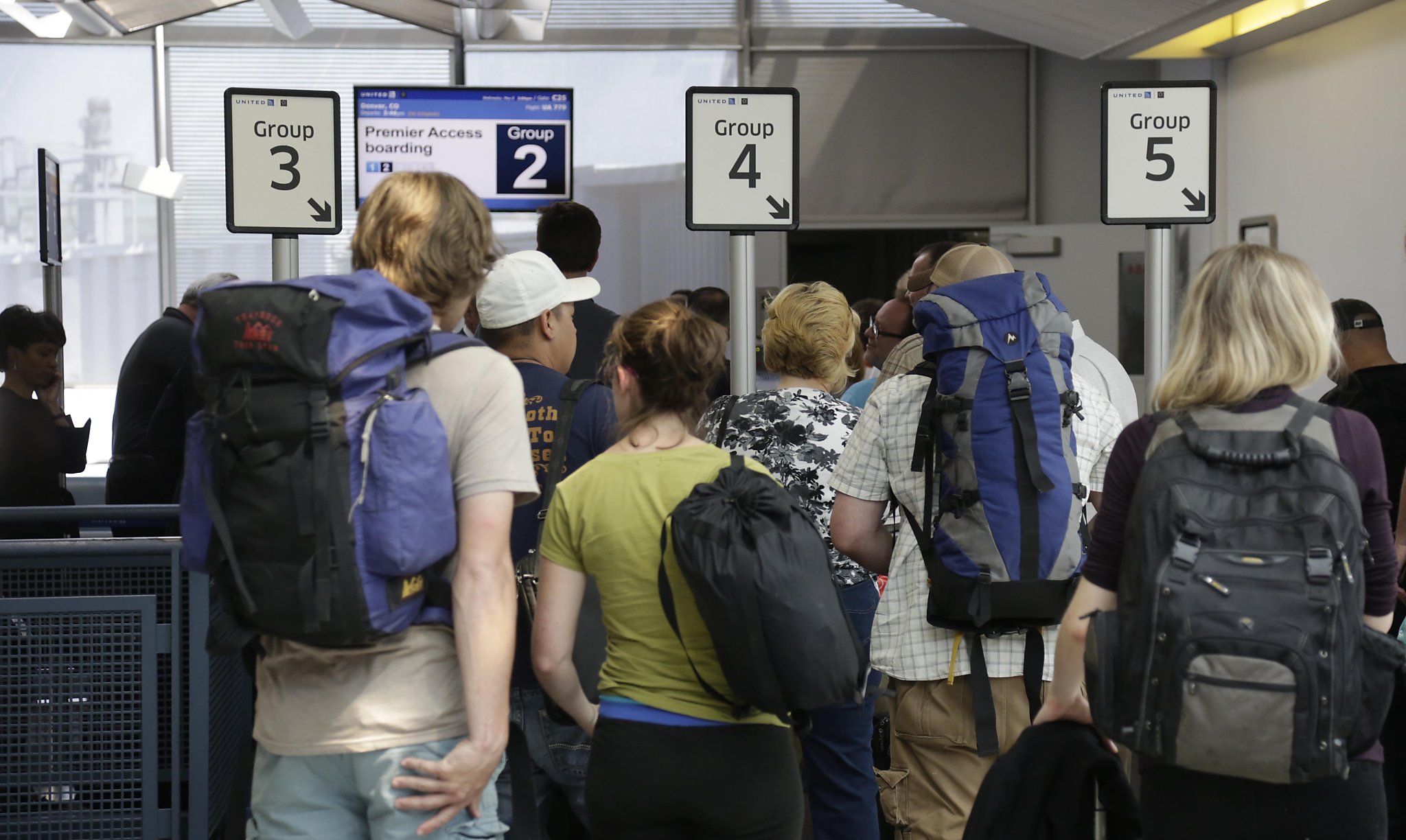 Alaska, United try to improve boarding procedures