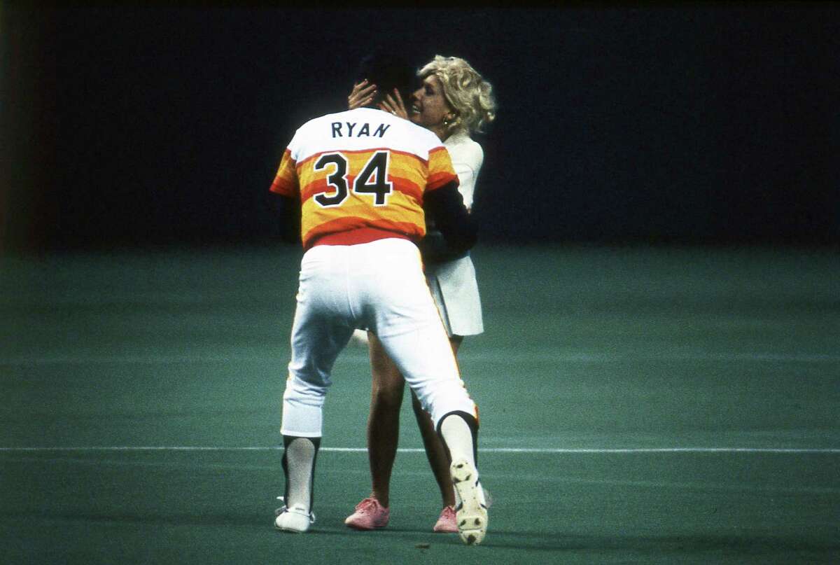 30 years ago: Morganna the Kissing Bandit, the Dome’s 20th and Stevie ...