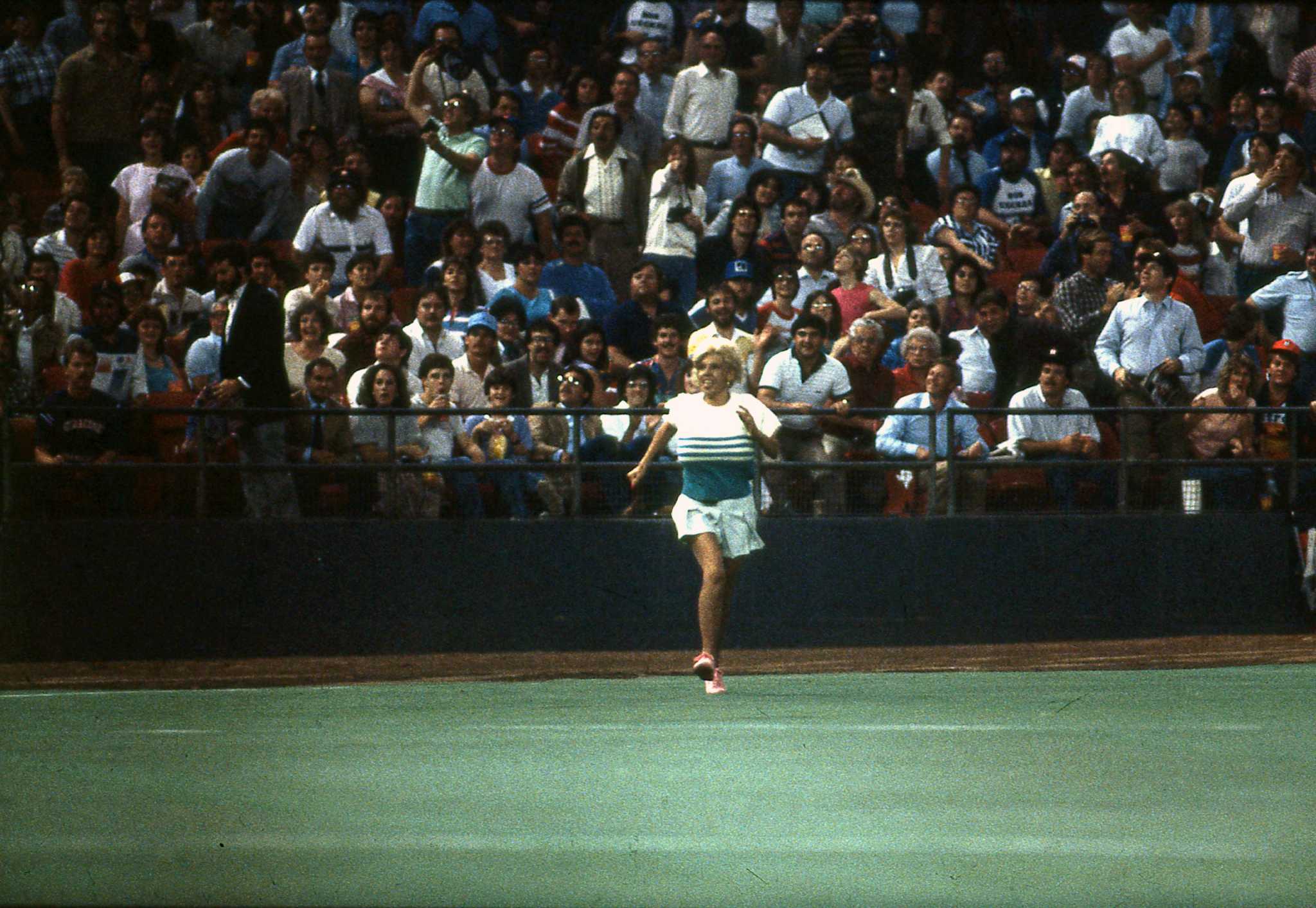 30 years ago: Morganna the Kissing Bandit, the Dome's 20th and Stevie ...