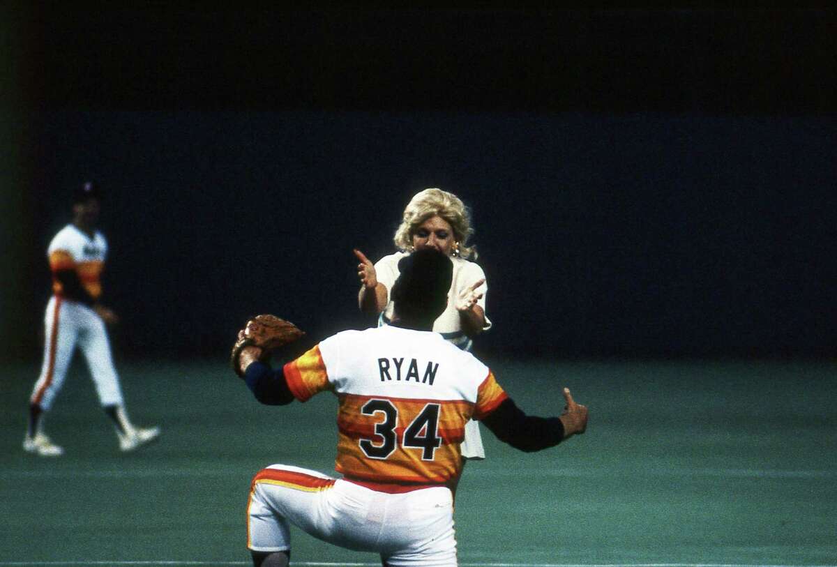 30 years ago: Morganna the Kissing Bandit, the Dome’s 20th and Stevie ...