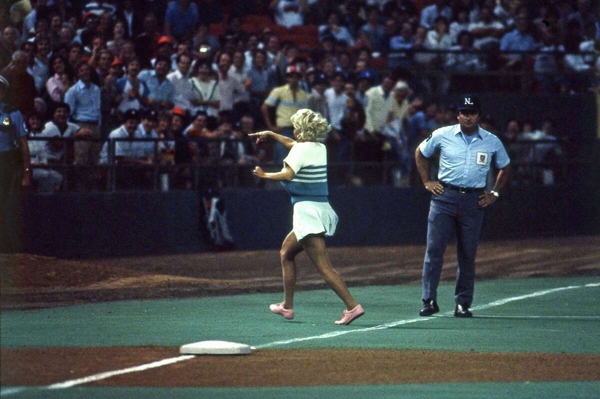 30 years ago: Morganna the Kissing Bandit, the Dome’s 20th and Stevie ...