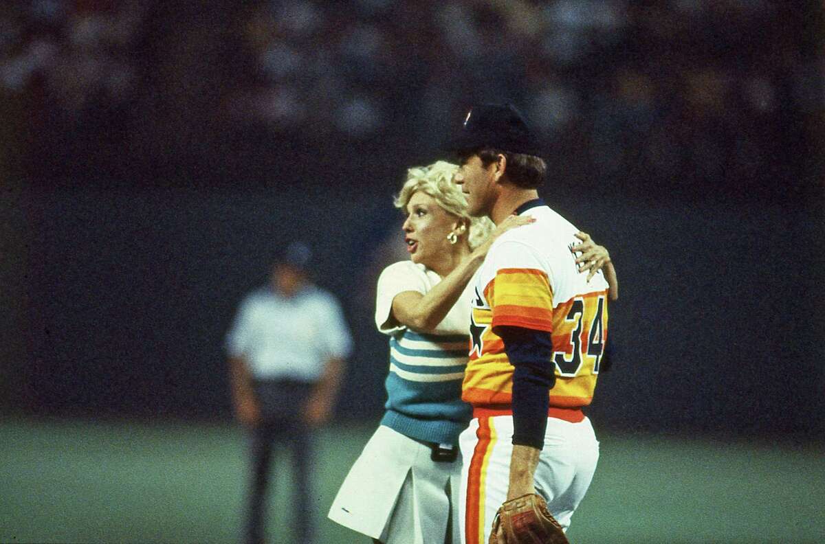 30 years ago: Morganna the Kissing Bandit, the Dome’s 20th and Stevie ...